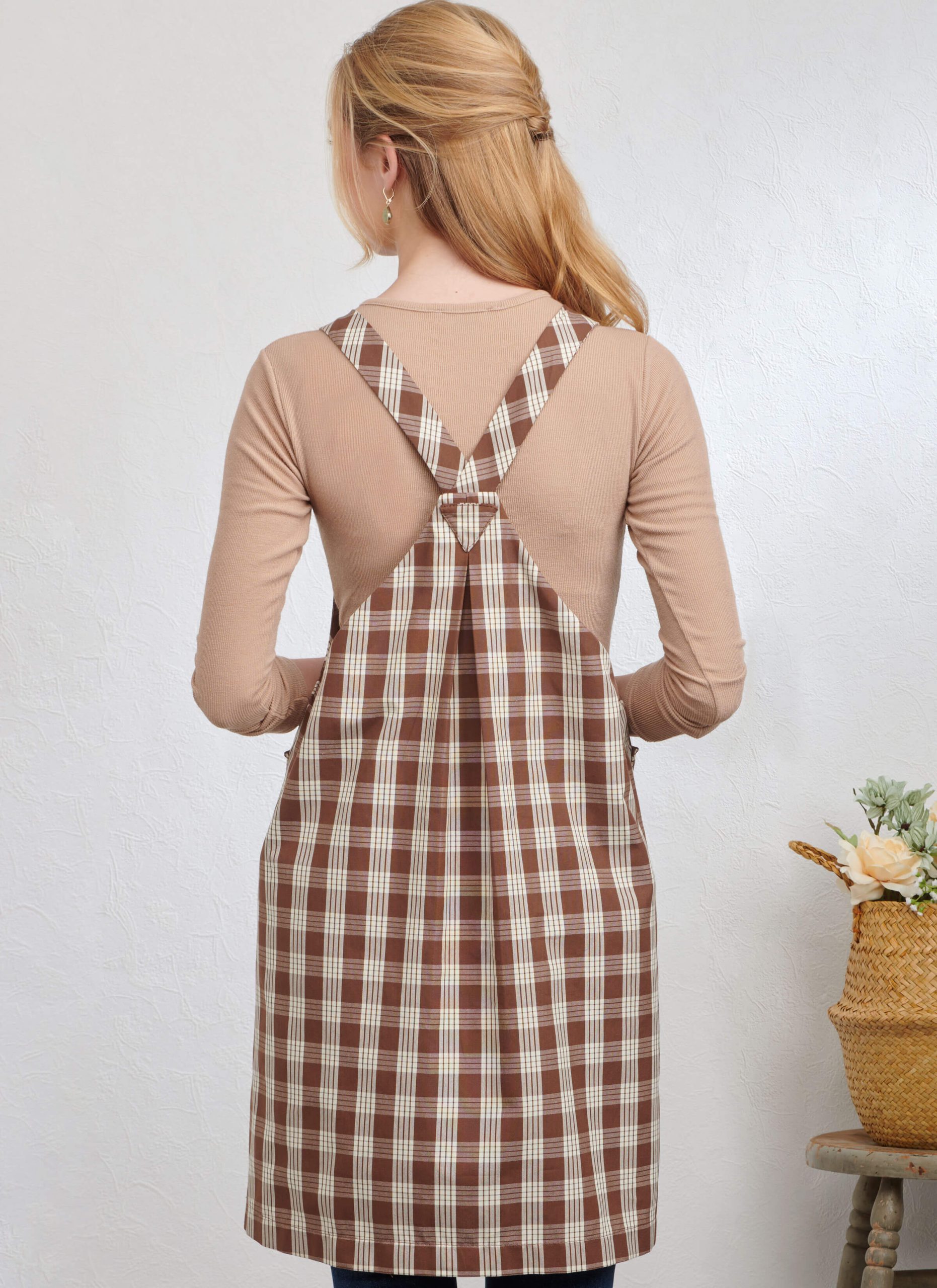 Simplicity Sewing Pattern S9938 Misses’ Pullover Aprons - Sewdirect