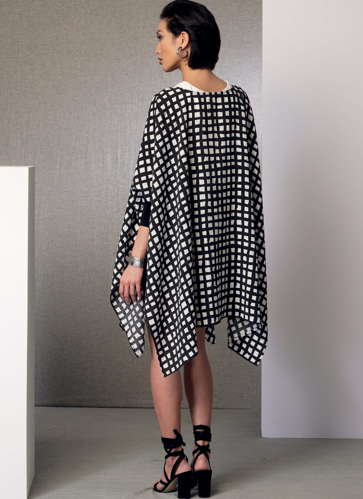 Vogue Patterns V9191 Misses’ Ponchos, Back-Pleat Top, Shorts and Wide ...